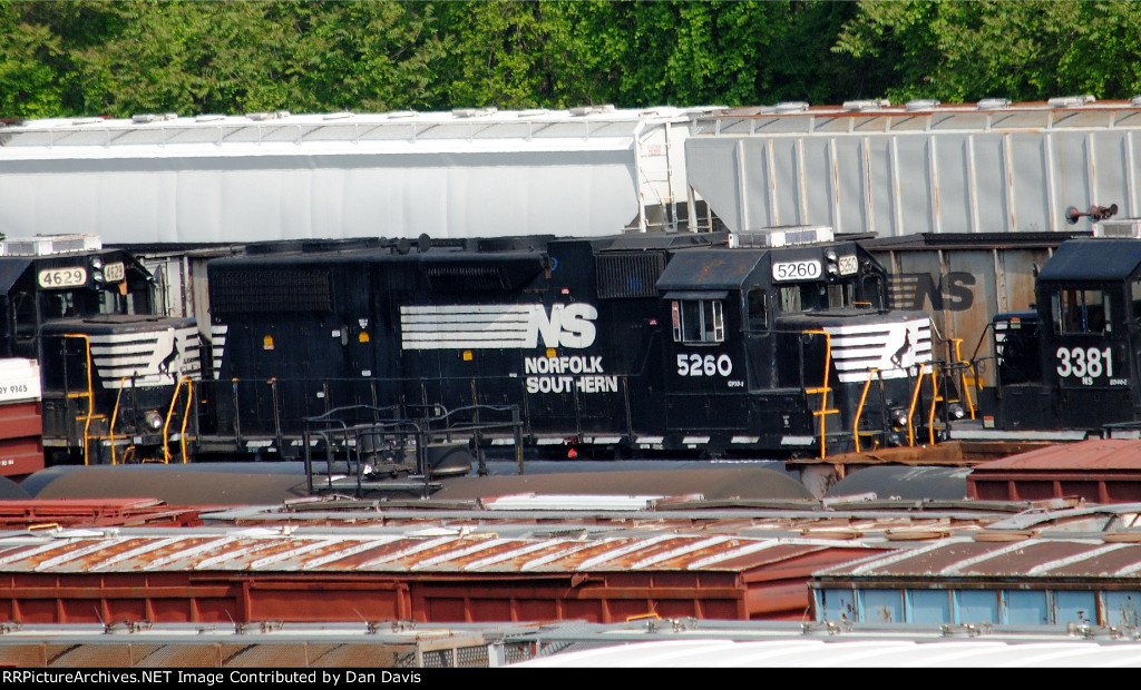 NS GP38-2 5260